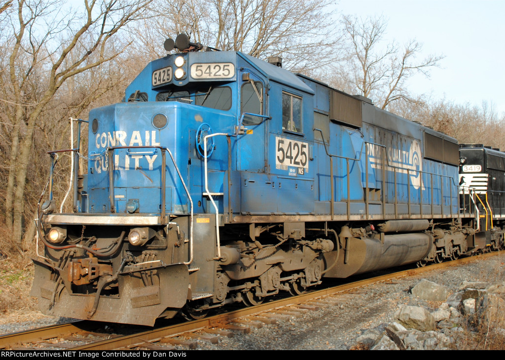 Roster shot of NS SD50 5425